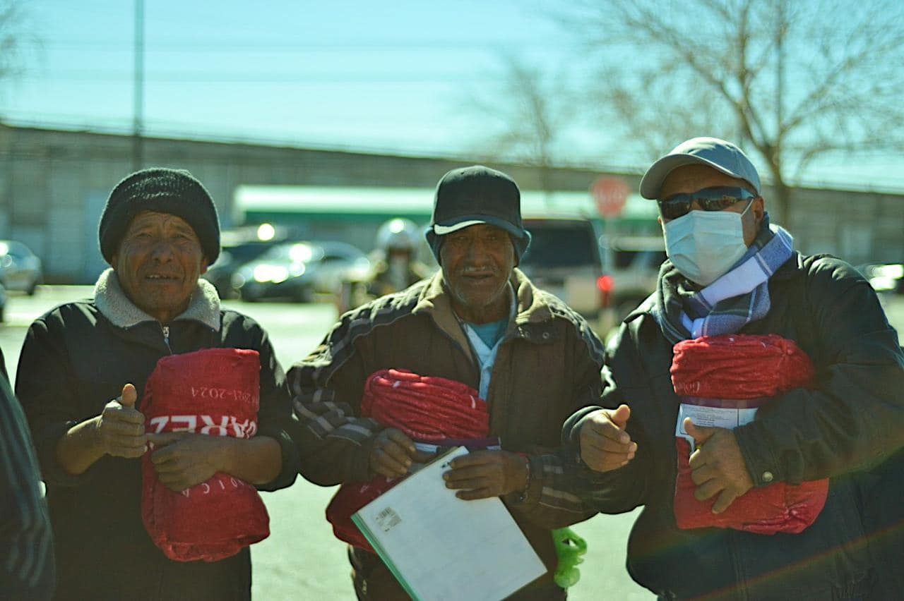 Continúa Desarrollo Social con entrega de cobijas – Al Contacto