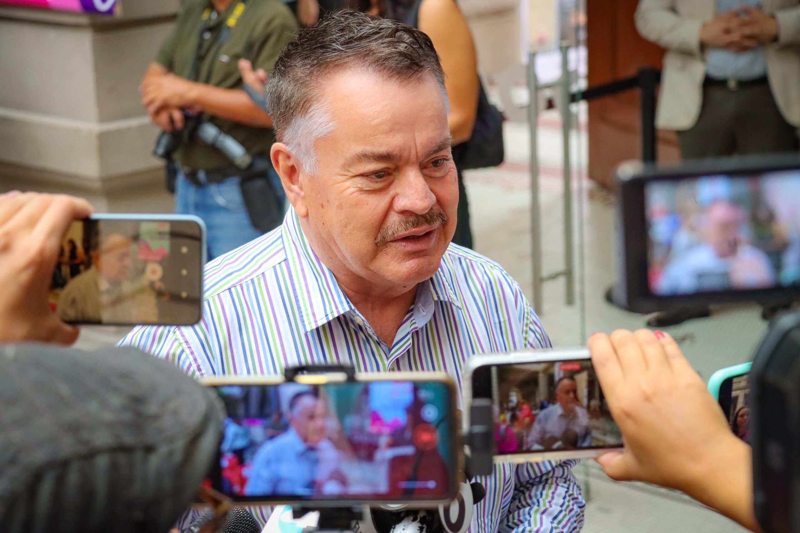 El contenedor de residuos, es el lugar que le corresponde a Javier ...