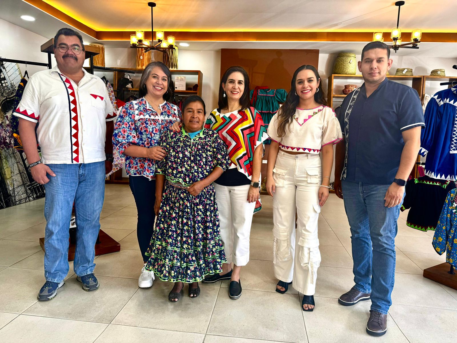 Invita Fodarch a usar prendas rarámuri en los “Viernes Tradicionales ...