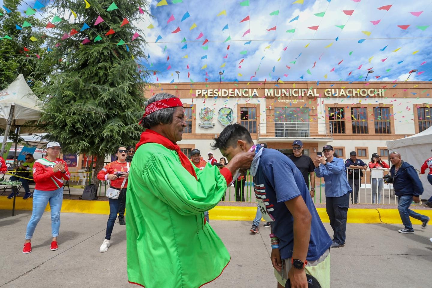 Corredores Rarámuri hacen el 1-2-3 en los 63K del Ultra Maratón de los ...