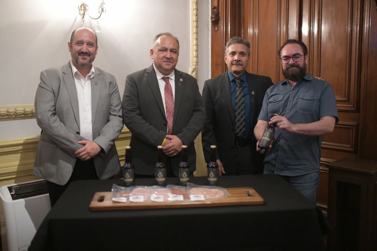 Presenta UACH cerveza artesanal “Alquimia” y productos cárnicos gourmet ...