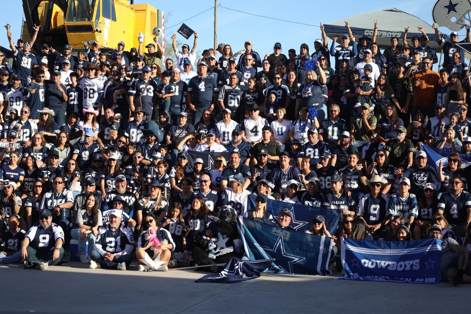 Acude Cruz Pérez Cuéllar a fotografía oficial de Dallas Cowboy Fans ...