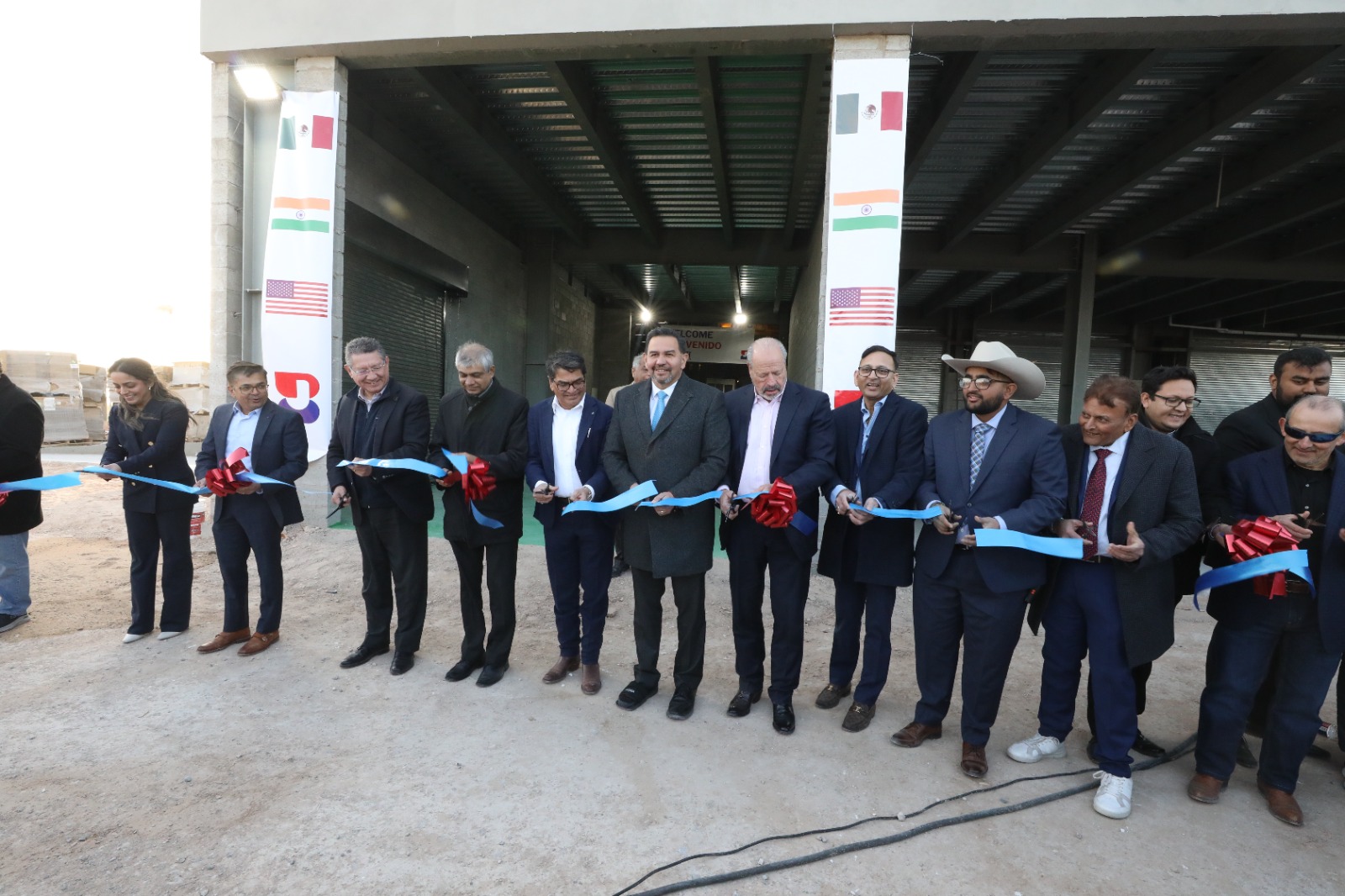 Inaugura Presidente Pérez Cuéllar maquila de la India Balagi JMC Paper ...