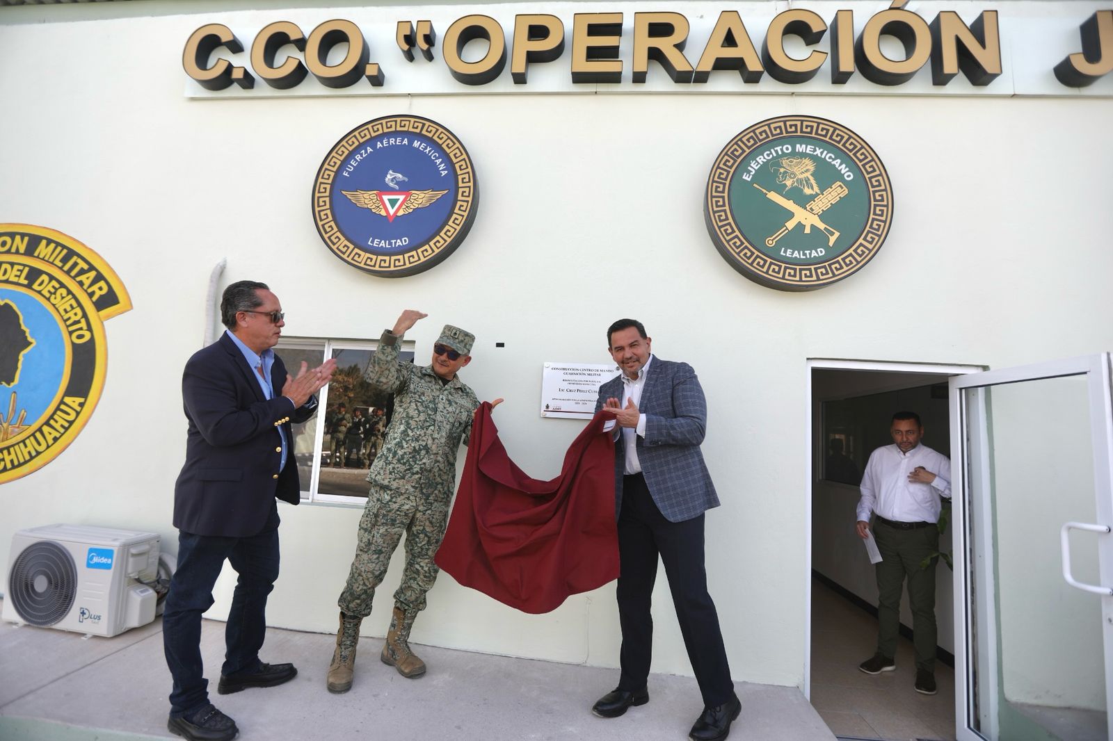 Entrega Presidente Centro Coordinador de Operaciones en la Guarnición Militar. – Al Contacto