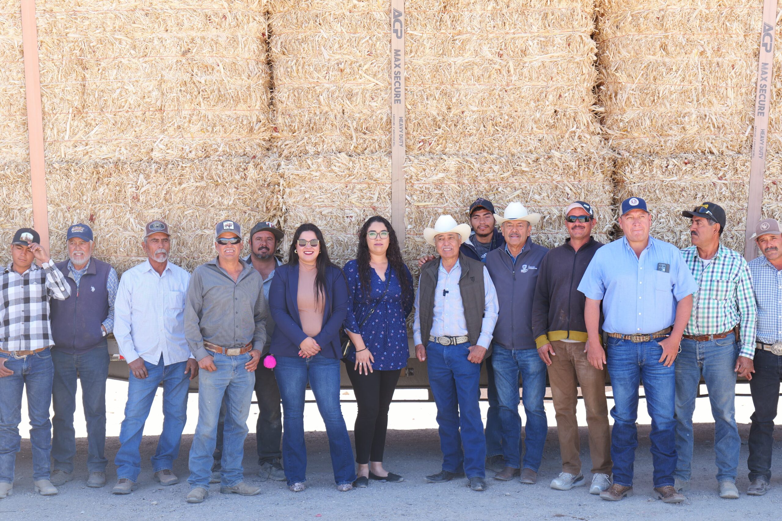 Entrega Diputado Arturo Zubía 300 pacas de rastrojo a productores ...