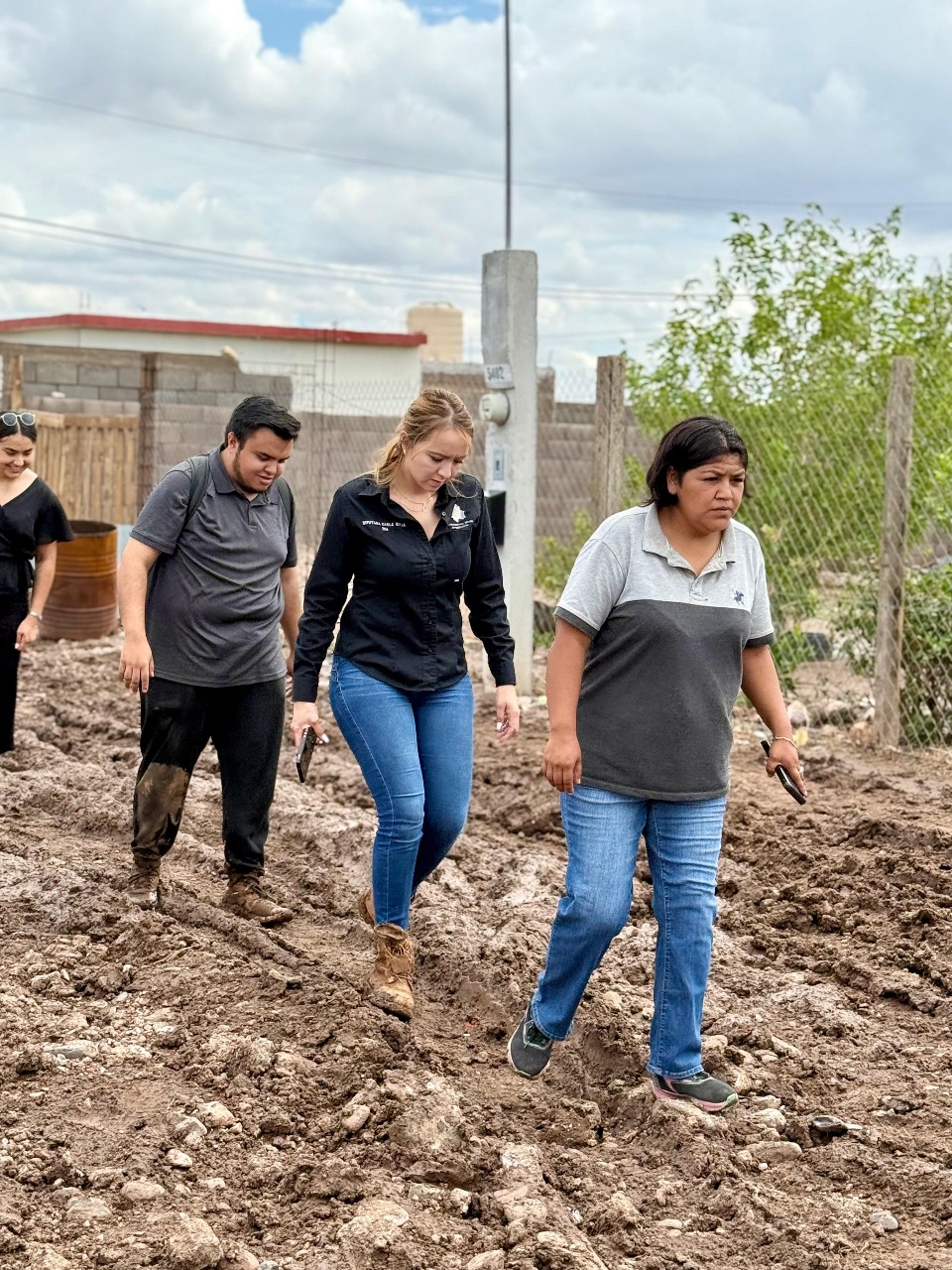 Carla Rivas recorre colonias afectadas por lluvias en el Distrito 16 ...