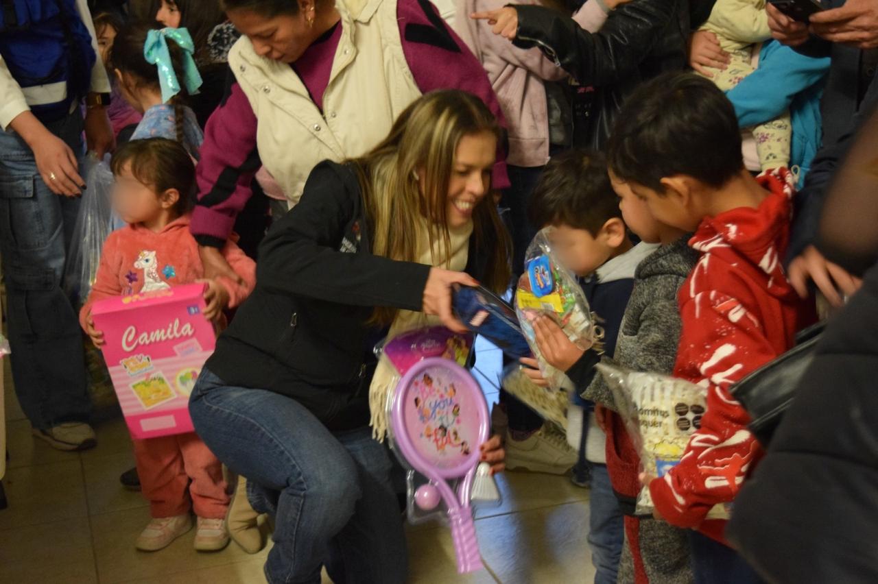 Xóchitl Contreras celebra Día de Reyes con familias de la colonia Luis ...